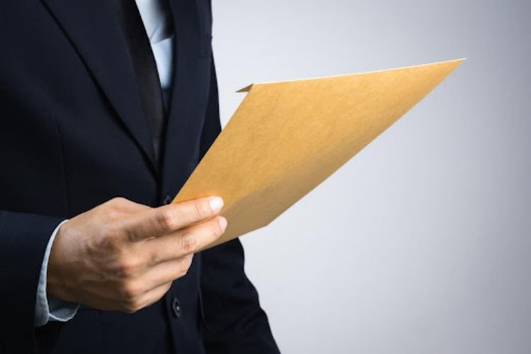 3 Major Reasons You Should Shred Important Documents 3 Major Reasons You Should Shred Important Documents